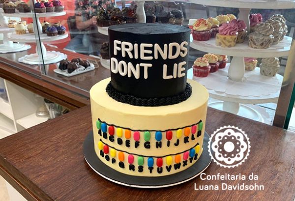 Bolo Stranger Things - Confeitaria da Luana